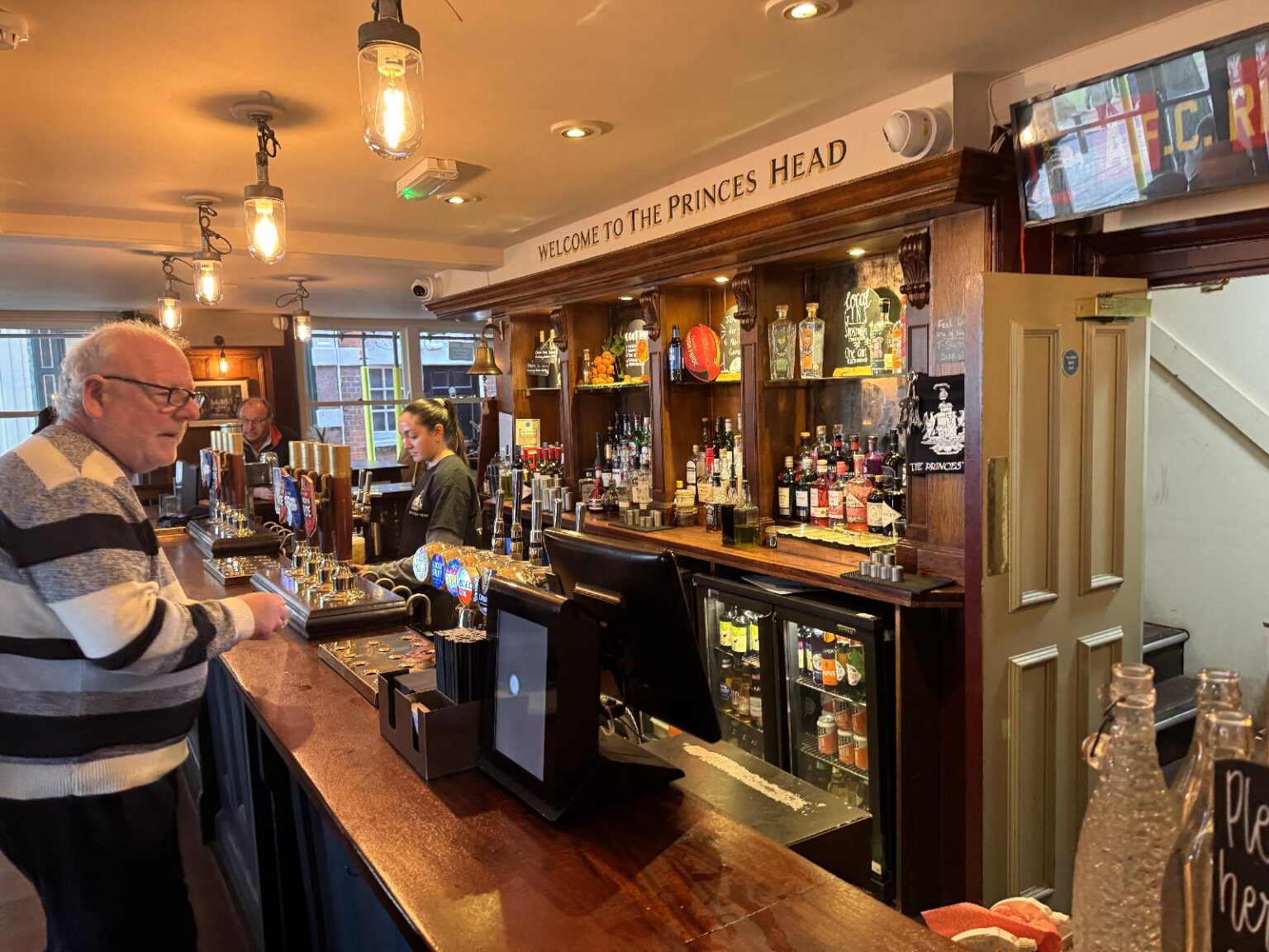 The Ted Lasso Pub (Crown and Anchor Pub/The Prince’s Head) | RobOHara.com